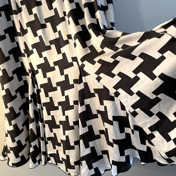 Peter Nygard | Skirts | Nygard Collection Black White Oversized ...